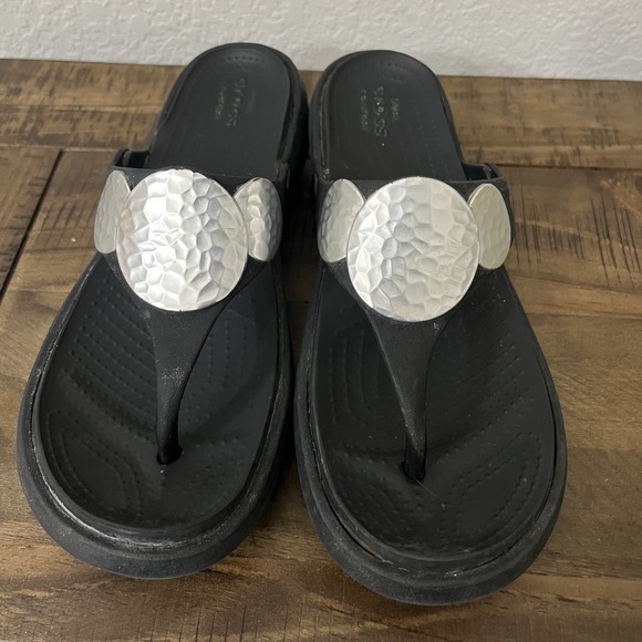 CROCS | Shoes | Crocs Womens Sanrah Hammered Silver Metallic Wedge ...